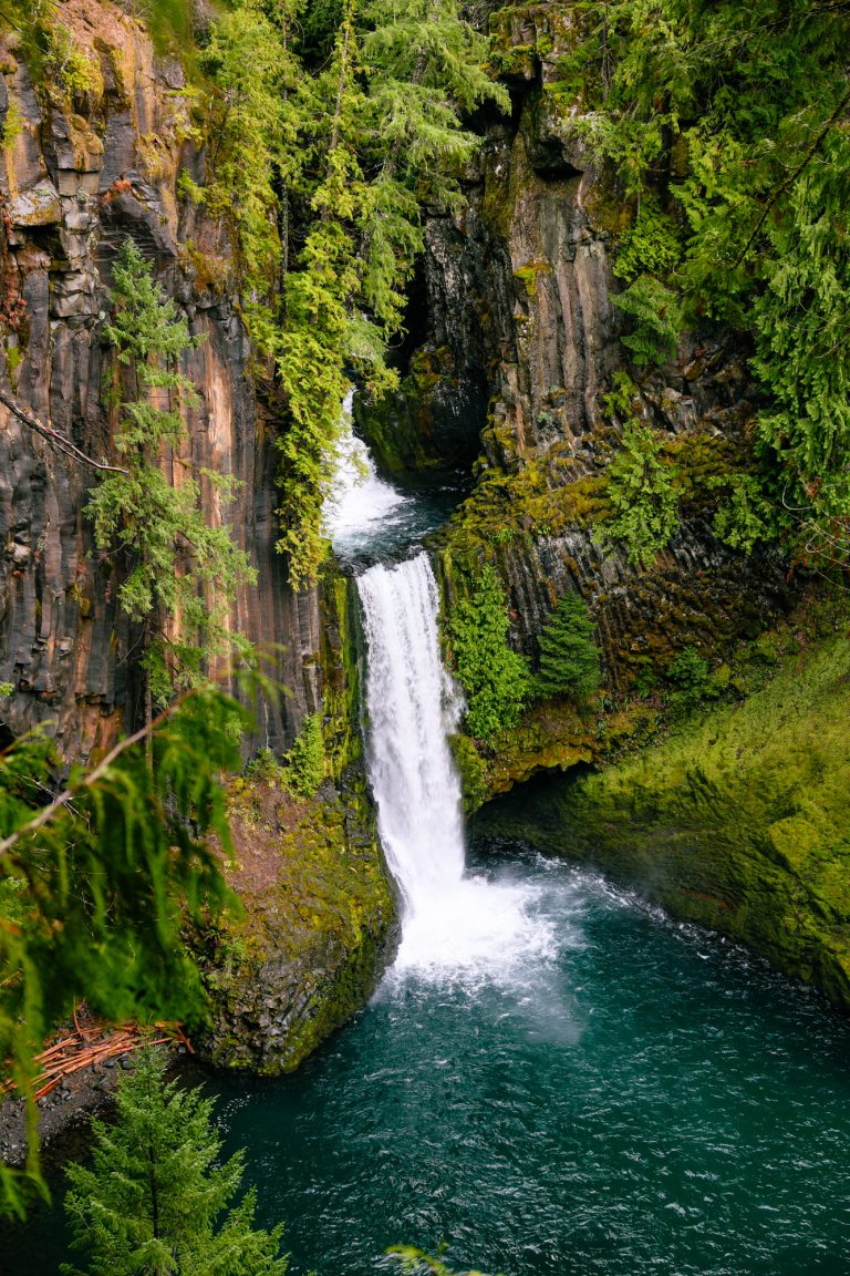 Ultimate guide to Oregon's Highway of Waterfalls - Gwyn and Ami