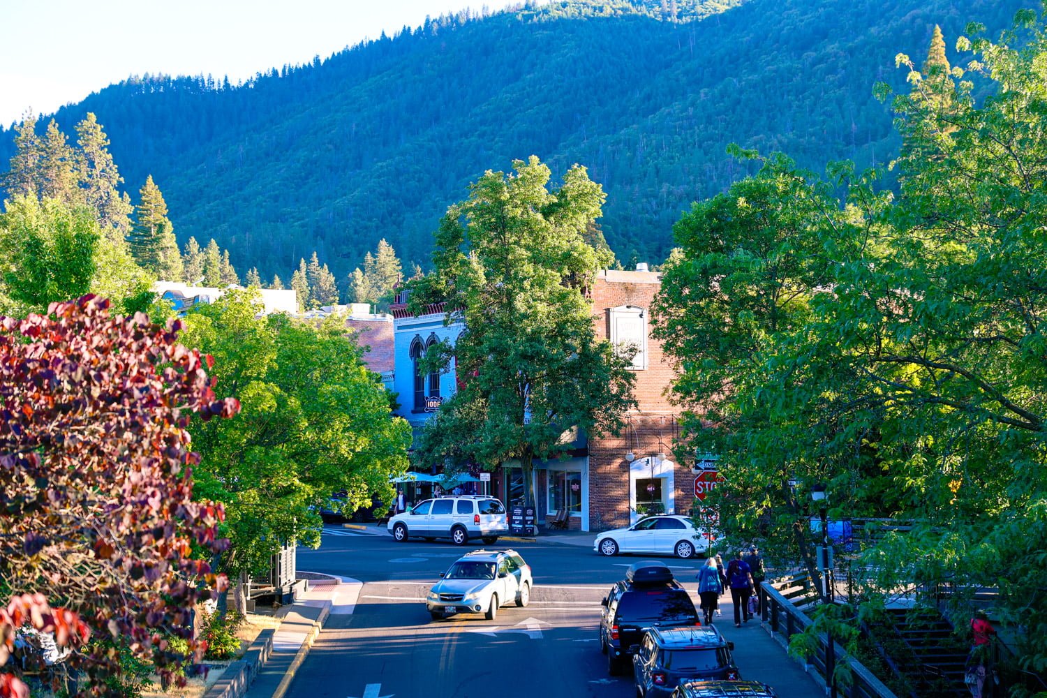 Ashland Oregon weekend itinerary: what to eat, see, and do - Gwyn and Ami