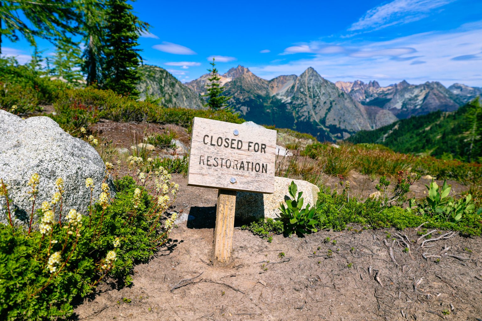 Guide to backpacking Hidden Lake Lookout in North Cascades - Gwyn and Ami
