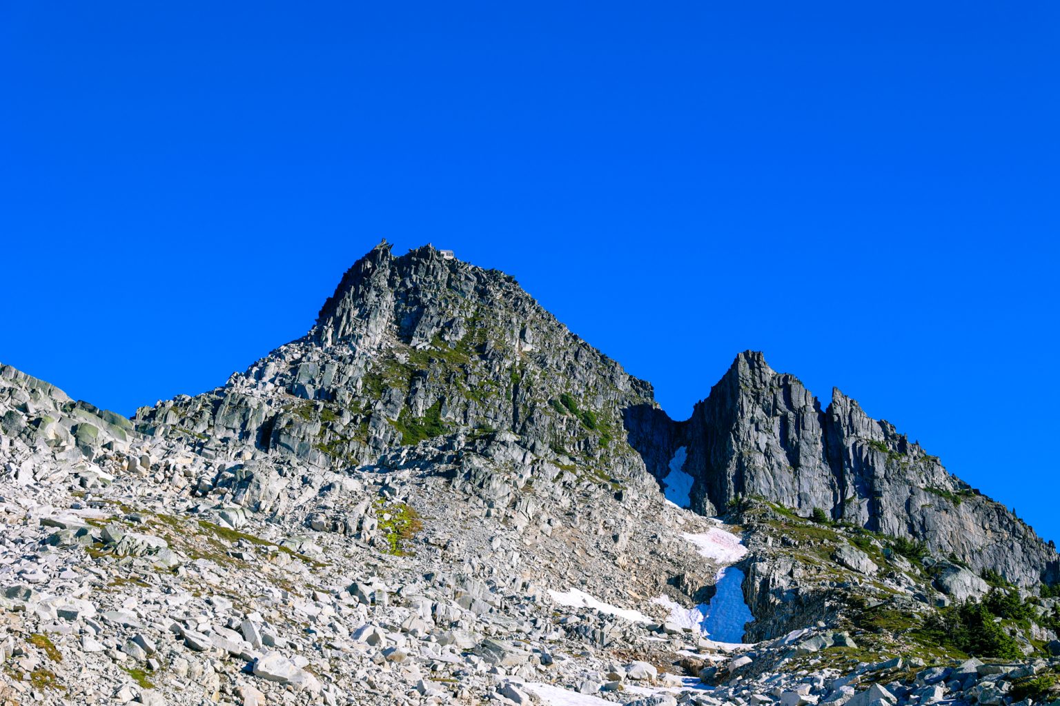 Guide to backpacking Hidden Lake Lookout in North Cascades - Gwyn and Ami